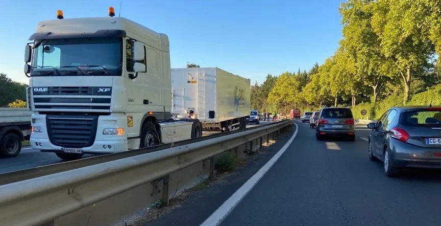 La remorque d'un camion du SMD3 se décroche